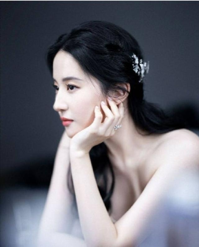刘亦菲新剧《梦华录》路透曝光 皮肤白皙侧颜精致真天仙新浪图片