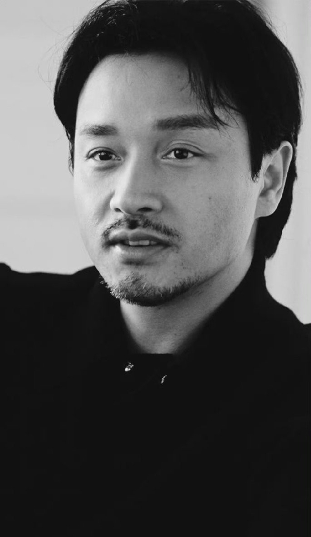 日本摄影师晒张国荣拍摄旧照 哥哥留着胡子气质清冷_新浪图片