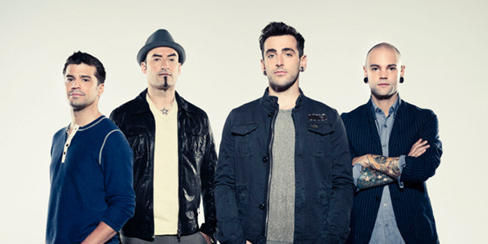 知名乐队Hedley主唱涉及性侵被捕 无限期中断演出_手机新浪网