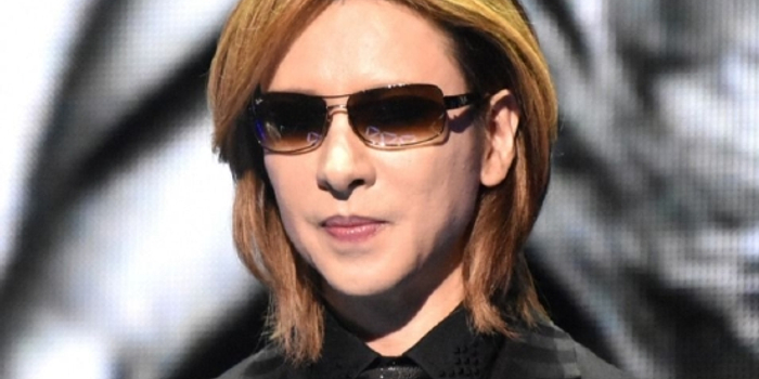 YOSHIKI哀悼车祸去世的YOSHI 后者曾参加其节目_手机新浪网