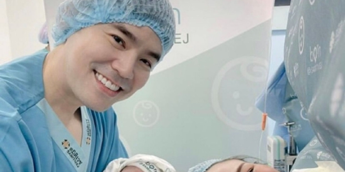 泰星Beam Kawee双胞胎女儿诞生 晒与妻女产房合照_手机新浪网