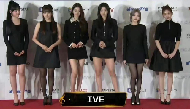 IVE亮相TMA红毯 成员金秋天高跟鞋码数过大引争议_新浪图片