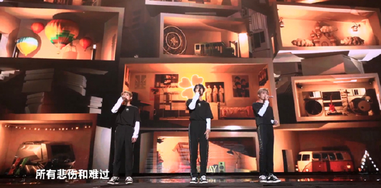 TFBOYS十周年演唱会落地西安，身着VOBA联名纪念T恤惊喜亮相_新浪时尚_新浪网