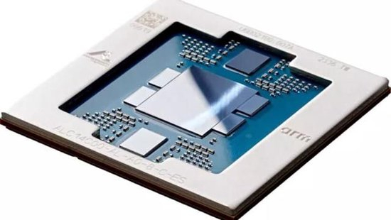 亚马逊发力捍卫云地位，升级自研AI芯片，发布聊天机器人Q，抢先用英伟达新一代超级芯片_手机新浪网