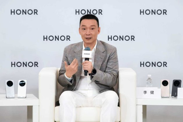 荣耀Magic8系列发布 CEO李健：AI自进化开启手机新纪元|荣耀|Magic8|李健|华为荣耀|AI_手机新浪网