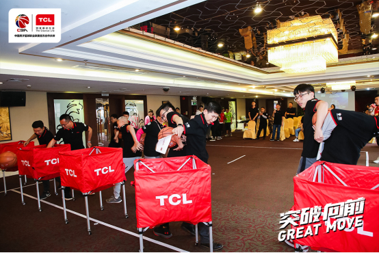 TCL“拼团”探营CBA，柯凡、美娜带队走进深圳俱乐部