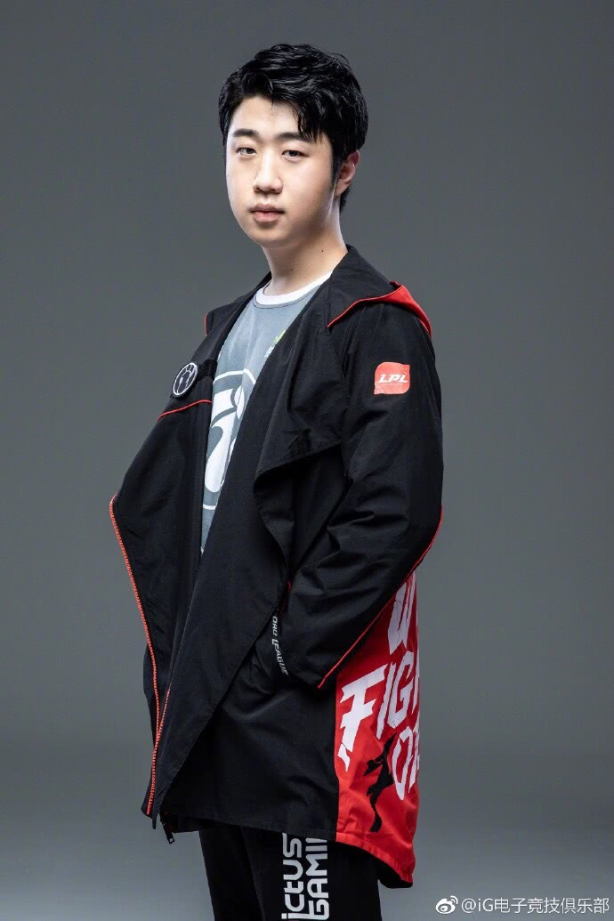 Duke成功代表两个赛区拿了S赛冠军，网友：这个真锦鲤！