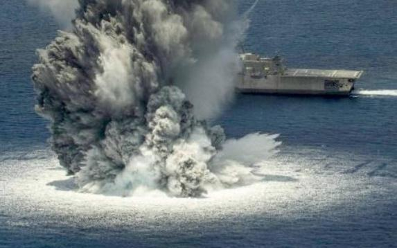 美舰再闯海峡，500米处水面一声爆炸，大国：这是最后一次警告|爆炸|美军|大国_新浪新闻