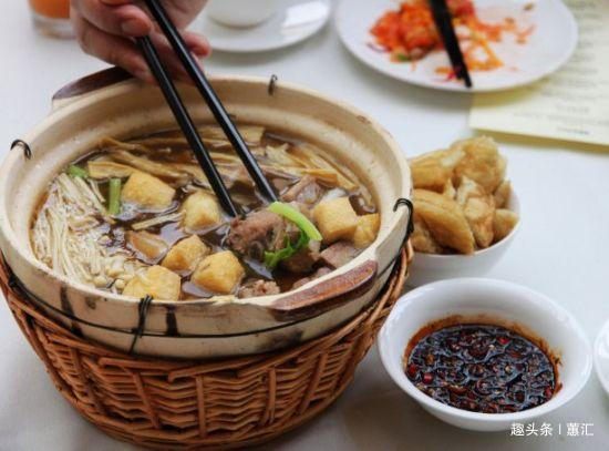 新加坡肉骨茶，排骨酥烂,油条脆爽，绝对不能错过的灵魂美食