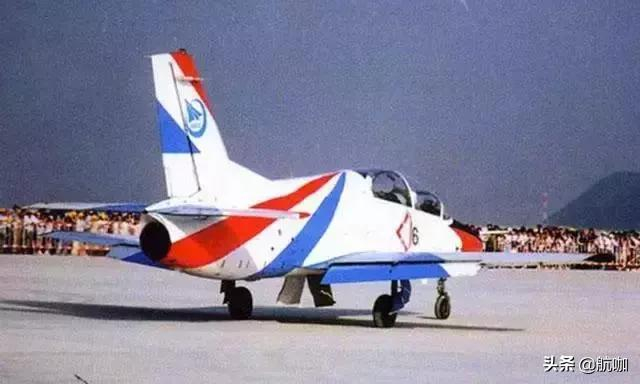 最受世界各国军方青睐的中国K-8教练机，作战能力堪比攻击机！