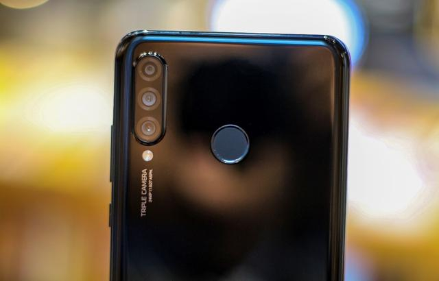 华为nova4e前置3200W立体美颜镜头自拍超细腻__财经头条