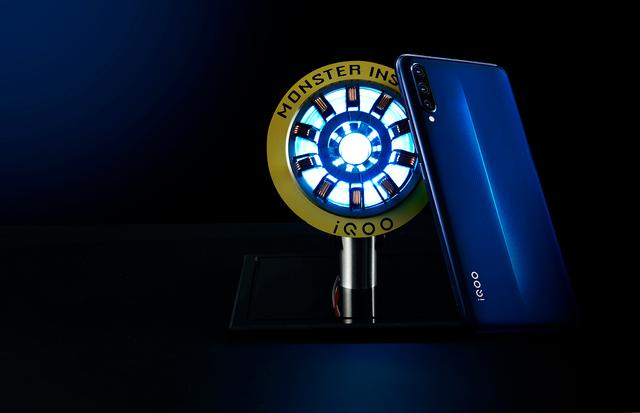 国产新品牌旗舰机外观曝光，骁龙855+12GB+44W快充__财经头条