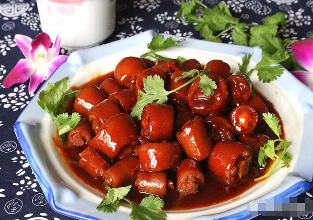 猪尾巴有哪些好吃的做法？红烧猪尾巴是一道富含胶原蛋白的美颜菜