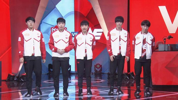 EDG与BLG晋级形势都很严峻，SDG成为搅局者谁输谁淘汰__财经头条