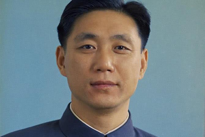 四人帮中唯一至今没安葬的人，女儿拒绝加入美籍|王洪文|崔根娣|王亚萍|离婚|移民_新浪新闻