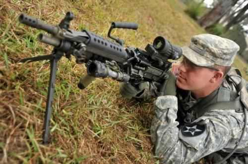 M249是什么？唯一一款拥有三种供弹方式的轻机枪