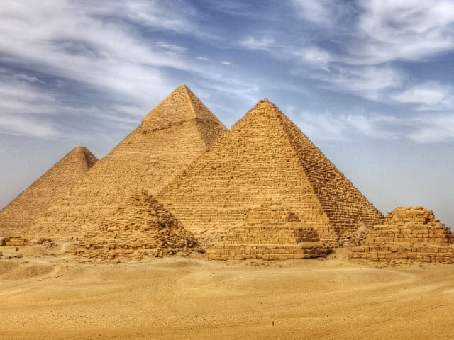 古典金字塔的演变过程，从阶梯金字塔到标准金字塔__财经头条