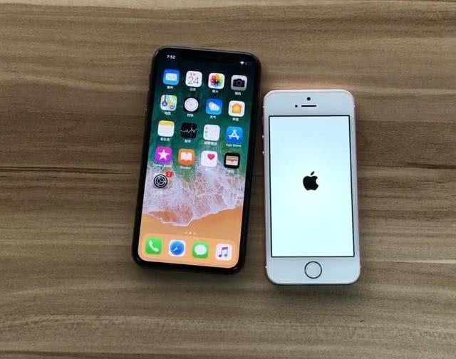 iOS12的iPhoneSE挑战iPhoneX,看完这速度差距我心塞塞!__财经头条__新浪财经