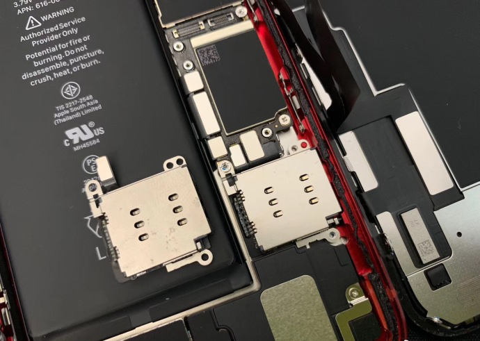 美版iPhone XR单卡改双卡，还有这种操作！__财经头条__新浪财经