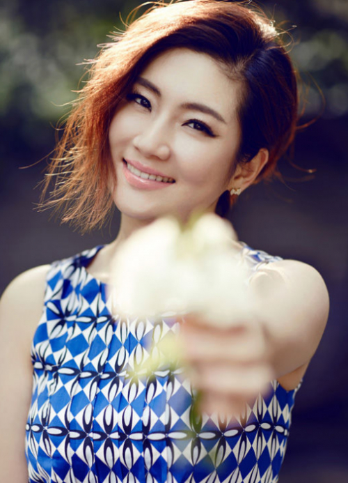 Selina参加芒果台的恋爱综艺，节目路透照就能看出她向往的爱情