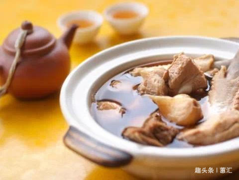 新加坡肉骨茶，排骨酥烂,油条脆爽，绝对不能错过的灵魂美食