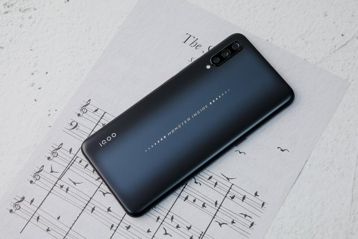 快充技术进入新时代，iQOO 44W超快闪充带你体验全新充电速度__财经头条