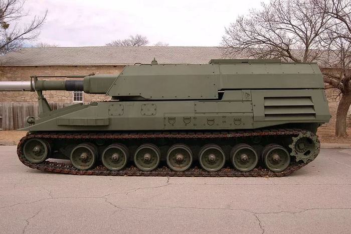 慢慢生锈的“十字军战士”XM2001自行榴弹炮样车悲惨现状