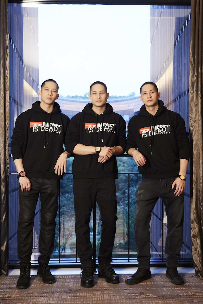 luu brothers受品牌邀请上海看秀 潮酷look彰显时尚态度|brothers|刘亚仁|童乐_新浪新闻