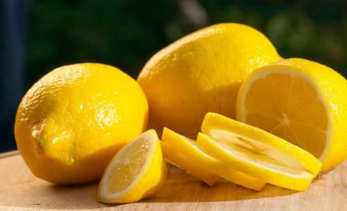 Buy a lemon=买了个柠檬？其实以用它吐槽！