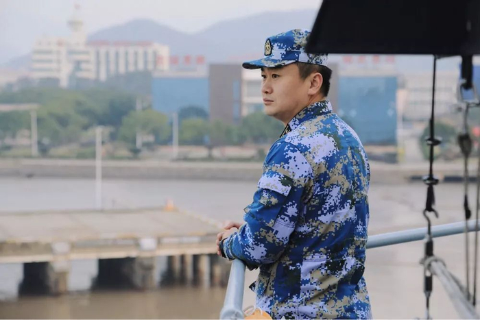 跟拍24小时，052D上的男神终于曝光了！！_手机新浪网