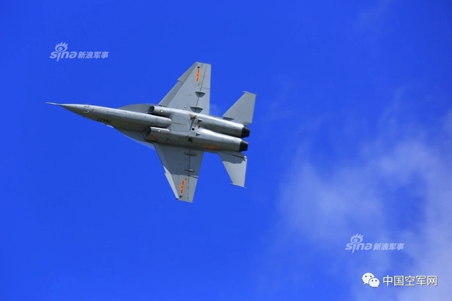 猎鹰当空舞！中国JL-10高教机亮相空军开放日_新浪图片