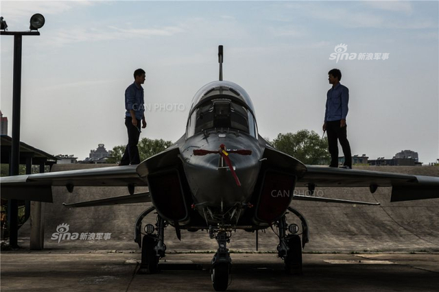 中国最优秀的教练机？L15B战机超清细节美如画_新浪图片