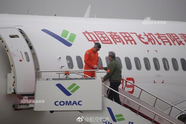 中国C919客机首飞成功！驾驶室装有运20同款HUD_新浪图片