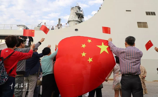 054AE护卫舰亮相阿布扎比 升级雷达搭配C-803导弹_手机新浪网