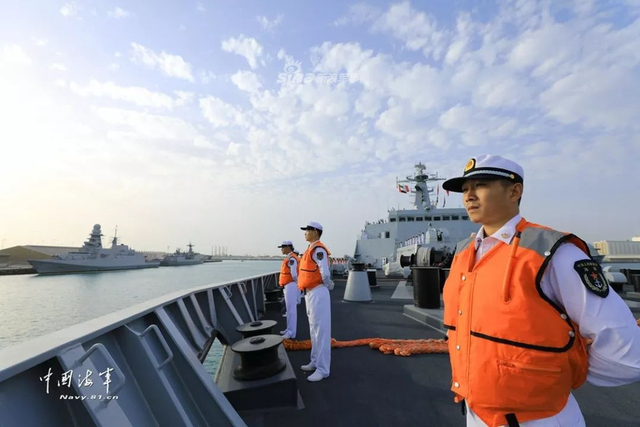 054AE护卫舰亮相阿布扎比 升级雷达搭配C-803导弹_手机新浪网