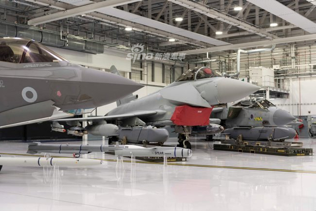 六代机模型压阵！英防长宣布开建F35B形成初始战力_新浪图片