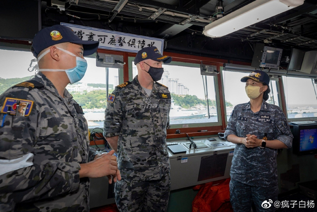 澳舰访问韩军基地联演 澳舰员还参观了韩坦克登陆舰_新浪图片