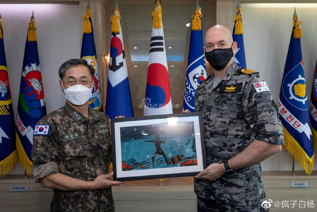 澳舰访问韩军基地联演 澳舰员还参观了韩坦克登陆舰_新浪图片