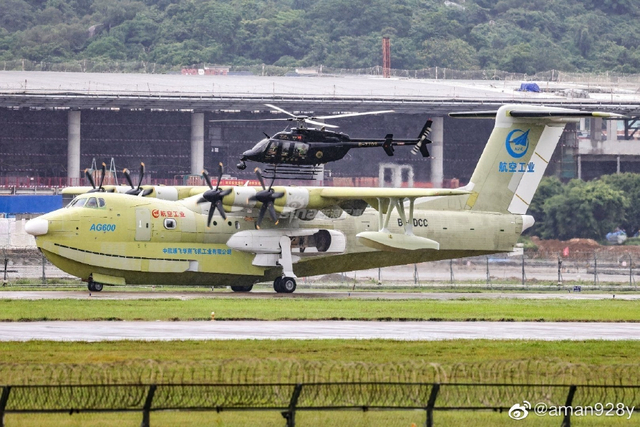 雨中腾飞！新构型AG600首飞现场美图 跨越又一里程碑_新浪图片