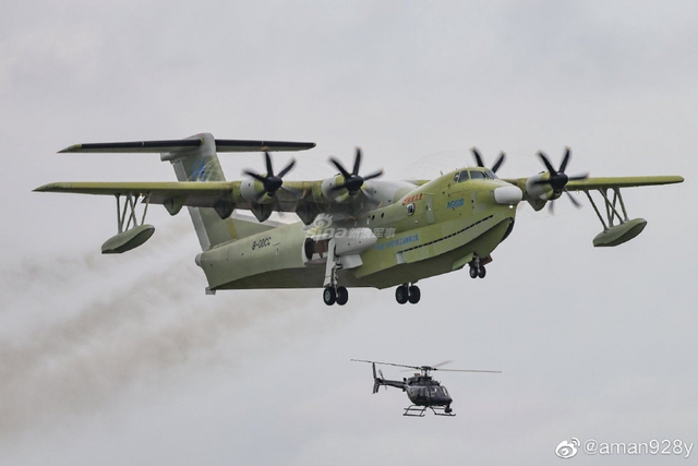 雨中腾飞！新构型AG600首飞现场美图 跨越又一里程碑_新浪图片
