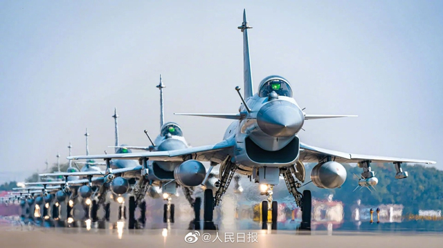 空军“三剑客”！歼20歼16歼10C超帅气硬核壁纸_新浪图片