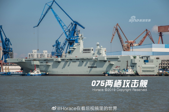 美丽的大屁股！我海军首艘075型两栖攻击舰开启新旅程_新浪图片