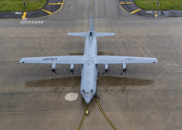 你想跟谁秀实力？美军C-130运输机也玩大象漫步_新浪图片