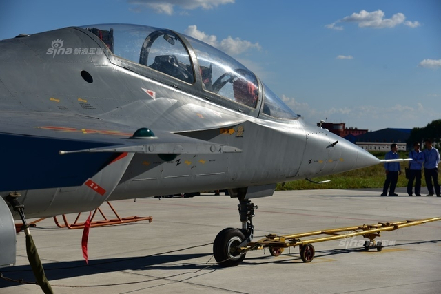 换相控阵雷达载弹超枭龙！中国L15B教练机成功首飞_新浪图片