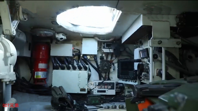 真火力爆表！我陆军99A坦克首曝开炮炮塔内视角_新浪图片