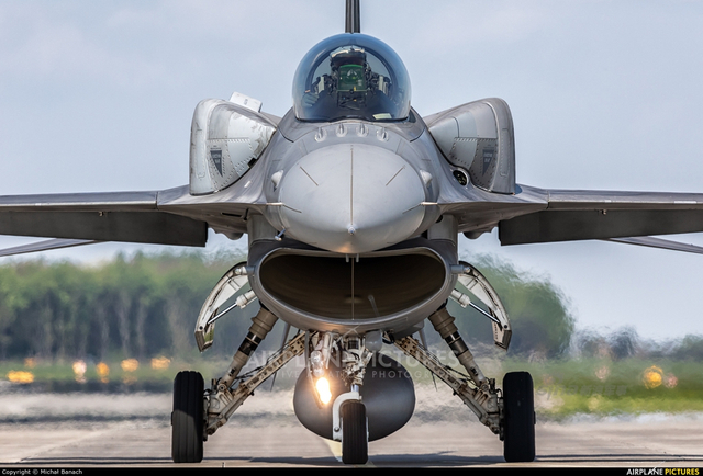 巴基斯坦订购二手F16歼10C竞标落选 军费不足成主因_手机新浪网