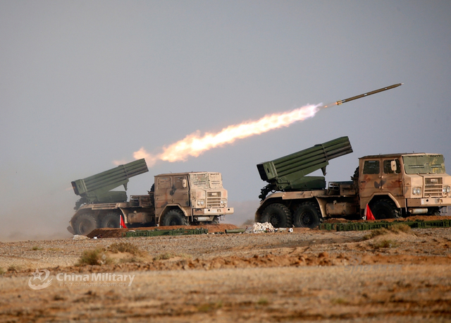 老炮霸气犹在！我军81式122毫米火箭炮火力炸射_新浪图片