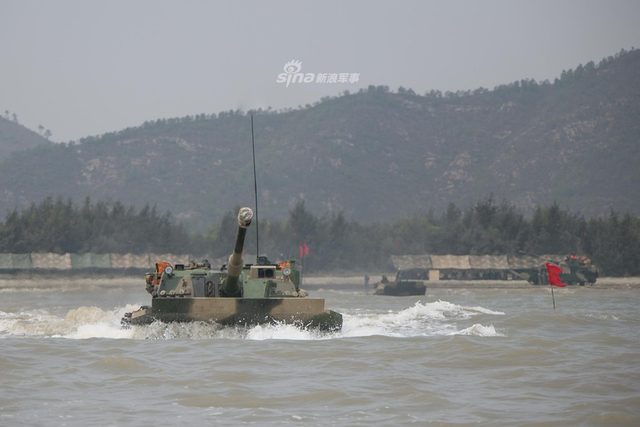 登陆某岛尖刀！我05式两栖突击车被大量运往前线_新浪图片