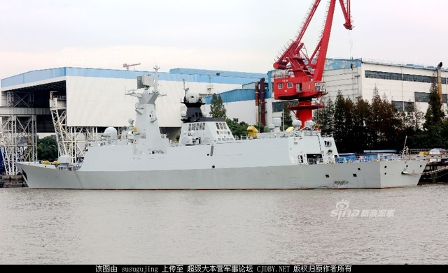 唱对台戏！我军第29艘054A刚下水 美军濒海舰就服役_新浪图片