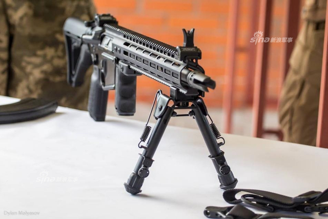 美陆战队换装M27步枪可配两脚架 威力堪比轻机枪_手机新浪网